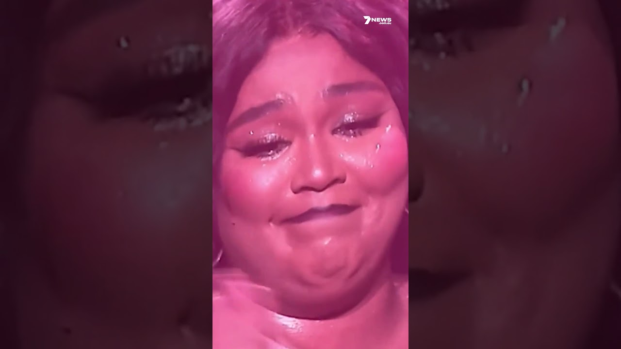 Lizzo breaks down in tears during Australian show | 7NEWS - The Global ...