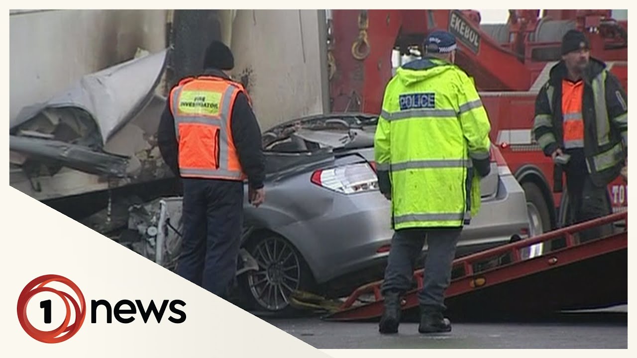 'Heroic' cops praised for pulling occupants from fiery Hamilton crash ...