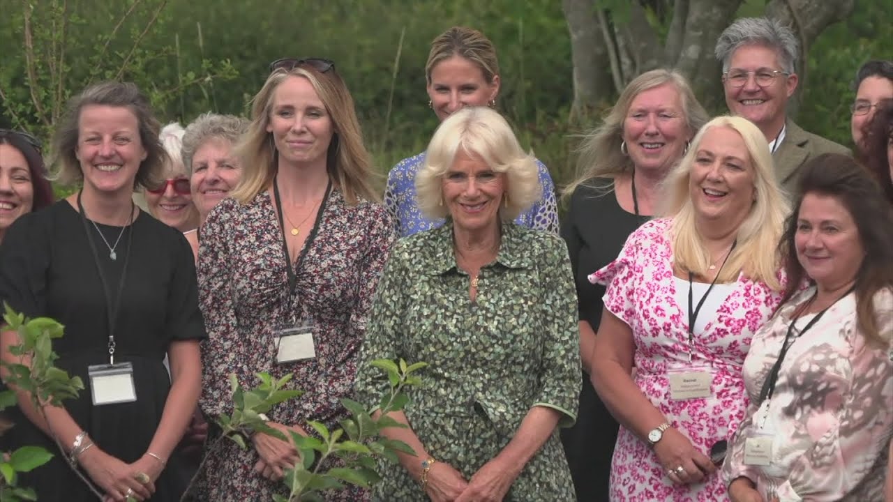 Queen all smiles as she plants a tree at women’s centre - The Global Herald
