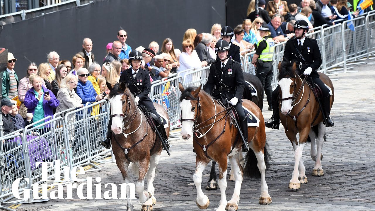 King Charles procession heads to St Giles cathedral for second crowning ...