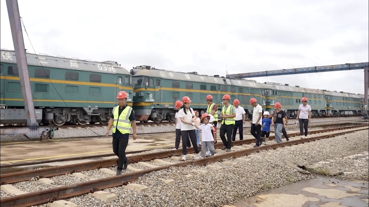 Chinese railway workers reunite with family in Laos - The Global Herald