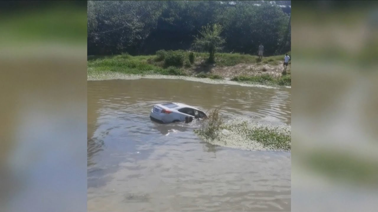 Off-duty armed police officer saves two from drowning car - The Global ...