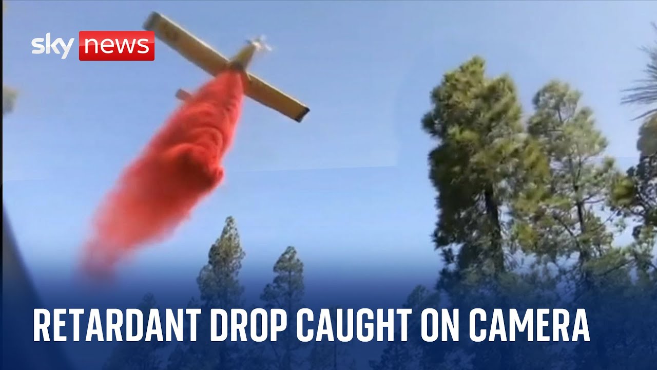 Wildfires: Plane drops red retardant on firefighters tackling blaze on ... Wildfires: Plane drops red retardant on firefighters tackling blaze on ...