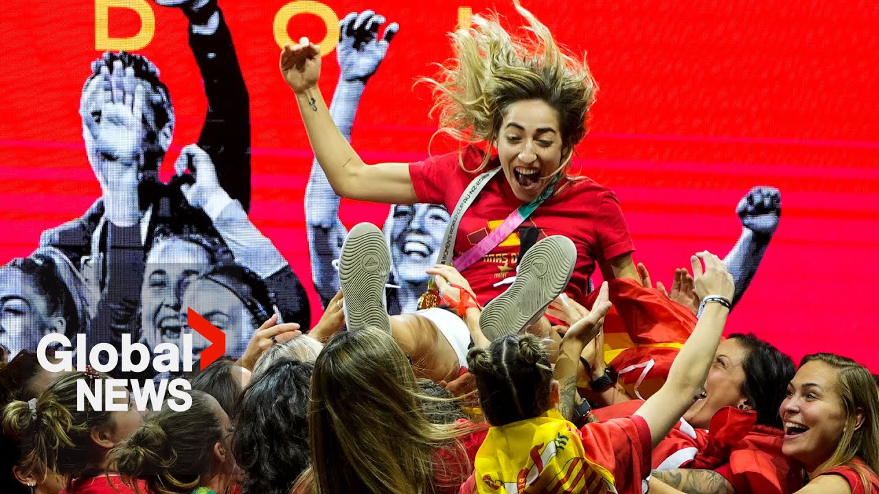 Spain's World Cup champions celebrate victory with thousands of ...