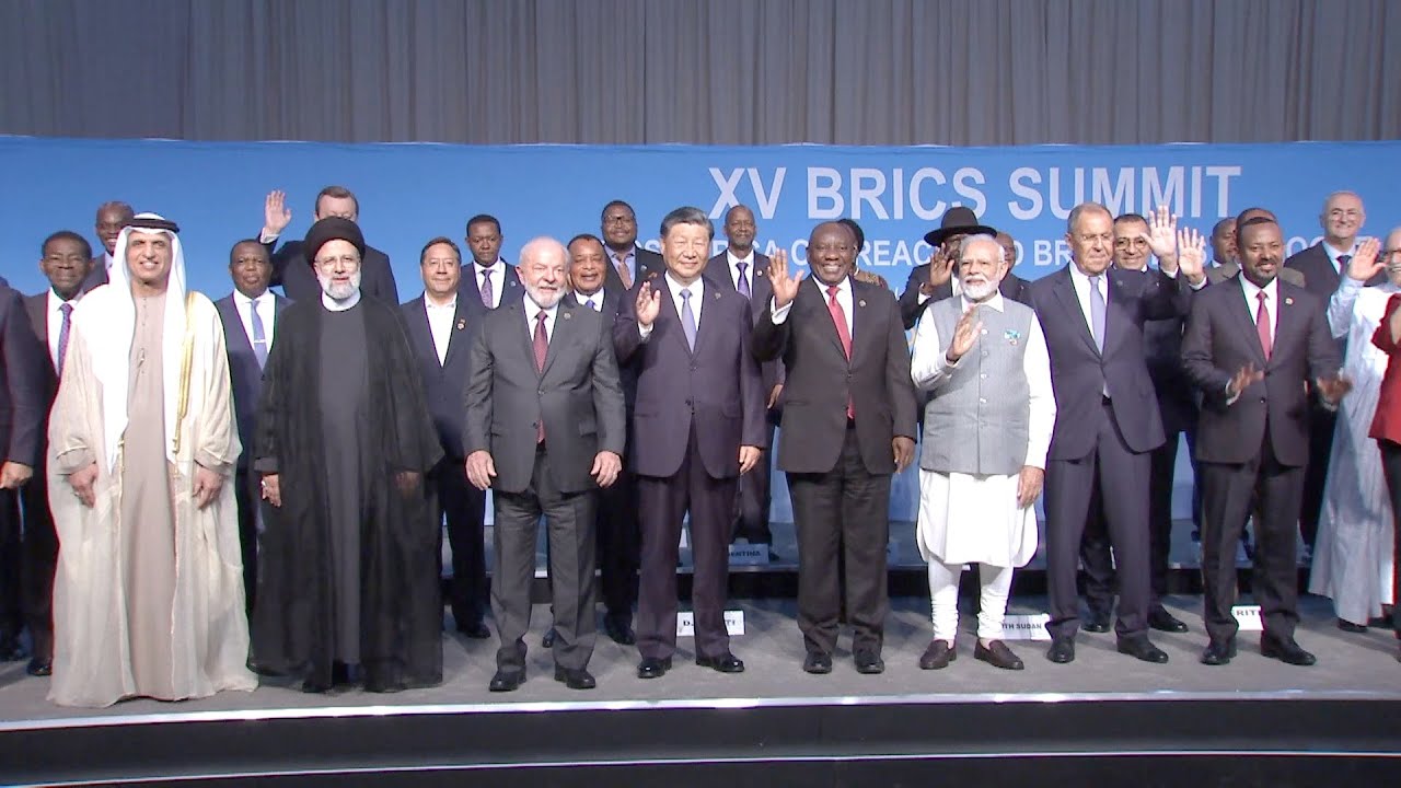 President Xi takes group photo with leaders at the BRICS-Africa ...