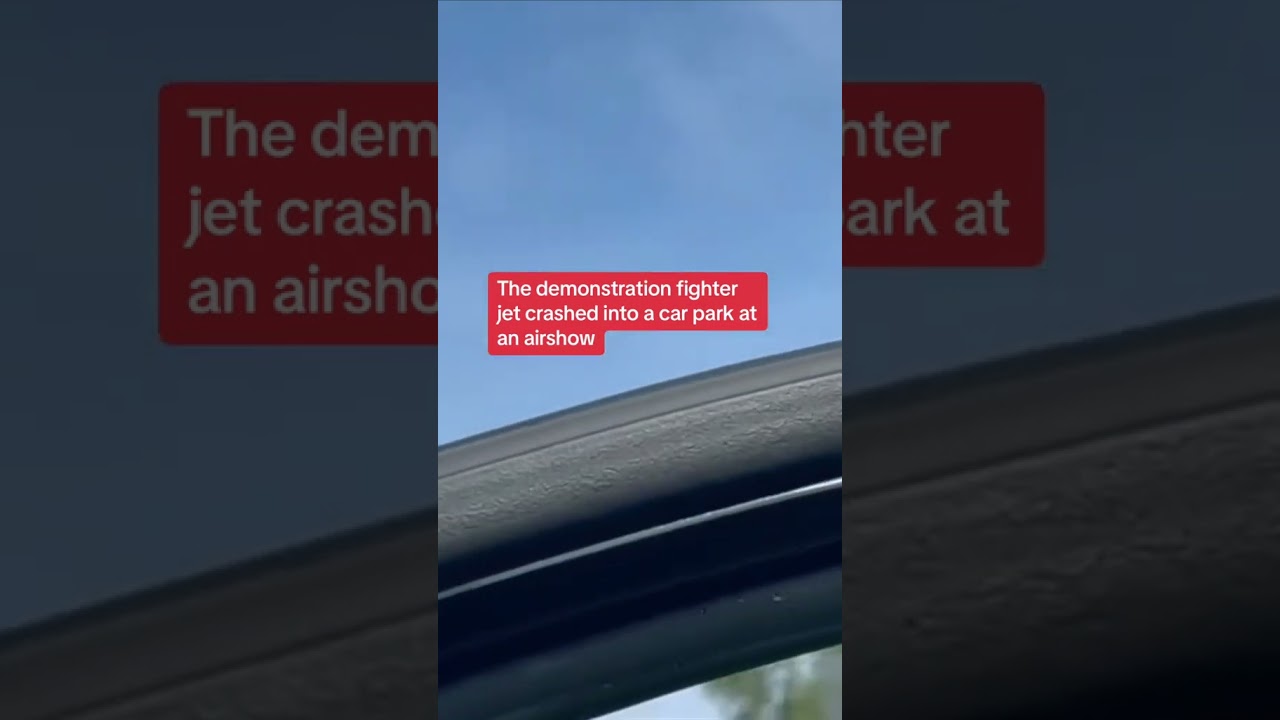 Pilots eject from fighter jet moments before it crashes at airshow - The Global Herald