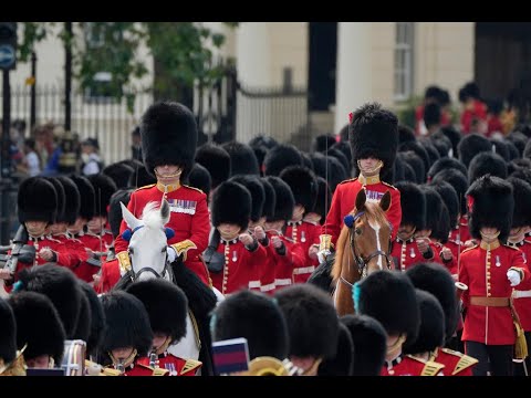 LIVE: Changing of The Guards Play 'Waltzing Matilda' and 'Sweet ...