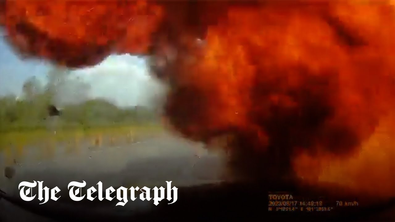Moment private jet crashes on highway in Malaysia - The Global Herald