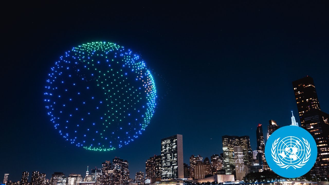 Amazing Drone show for the #GlobalGoals above the United Nations in New ...