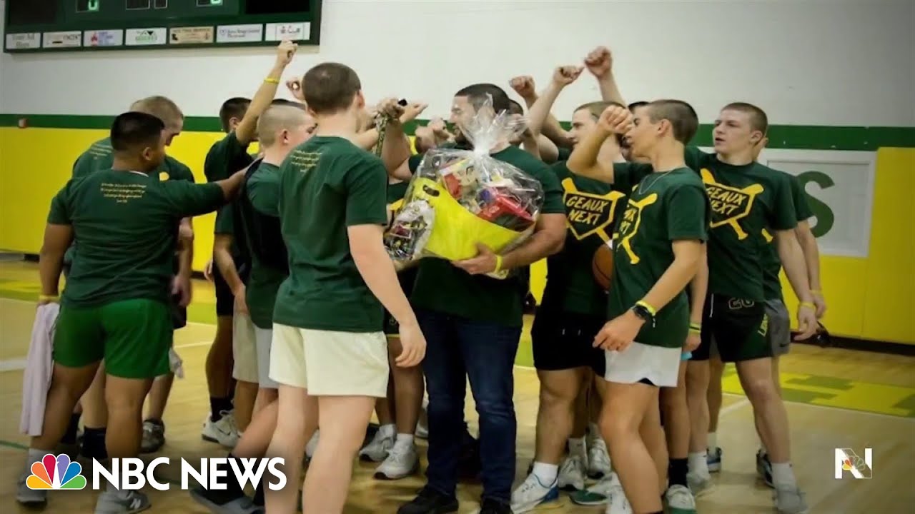 High school basketball players shave heads to support teammate with ...