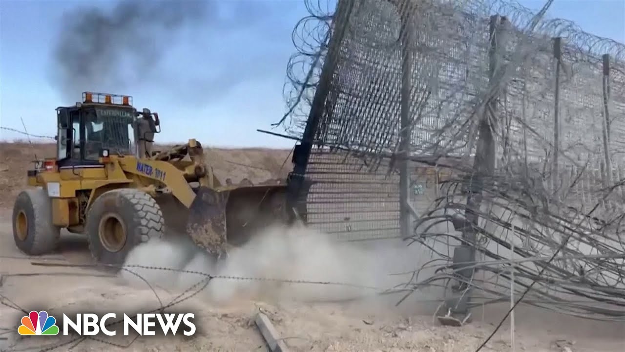 Watch: Bulldozer tears down section of Israel-Gaza border fence - The ...
