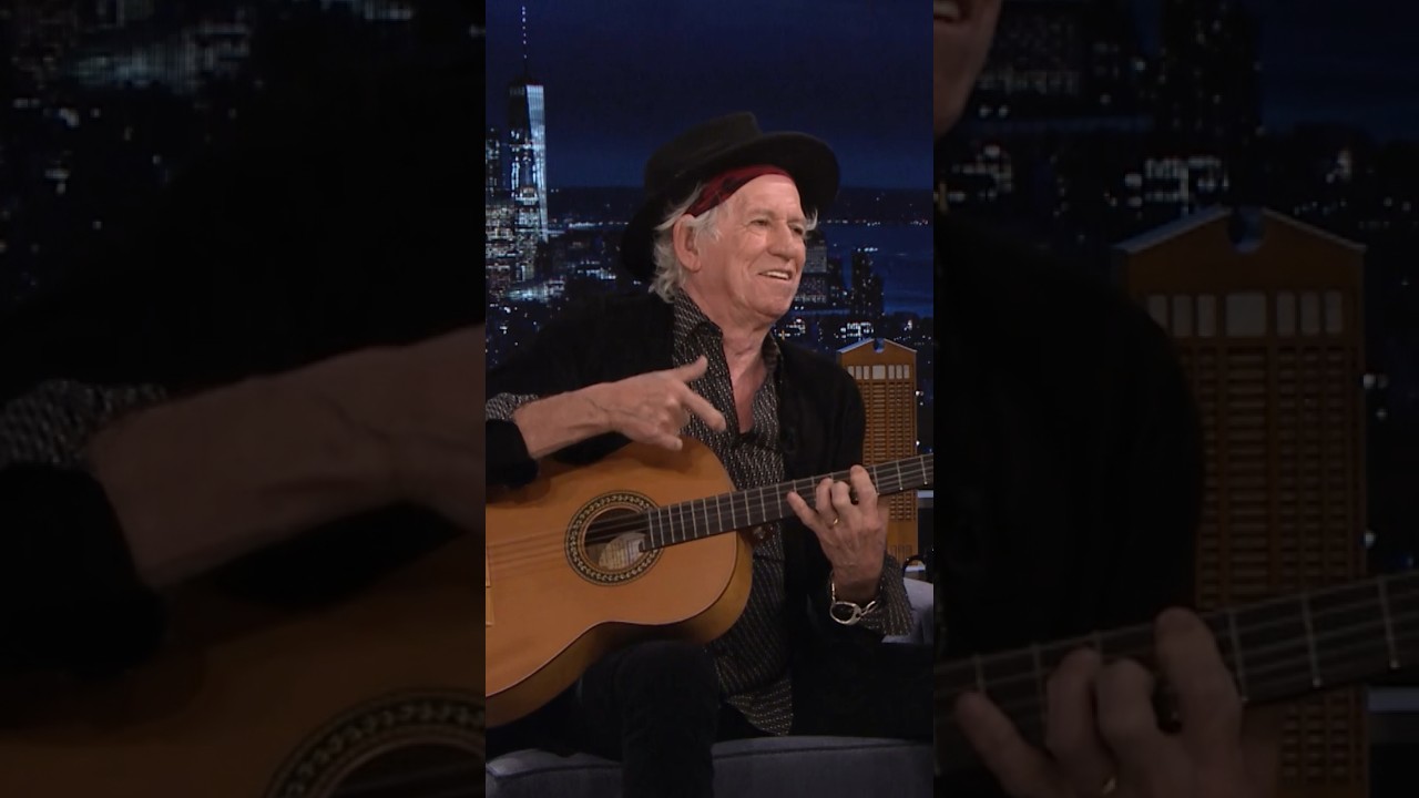 #KeithRichards shows #JimmyFallon his famous guitar riffs. # ...