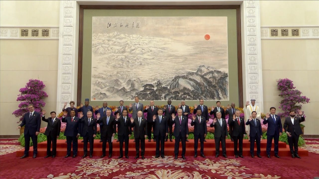 Highlight: Xi takes group photo with foreign leaders attending the 3rd ...
