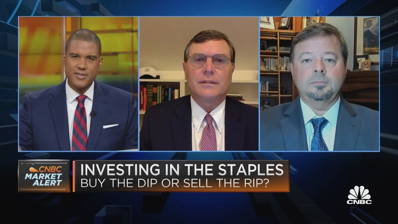 Two market strategists make the bull and bear cases for consumer ...