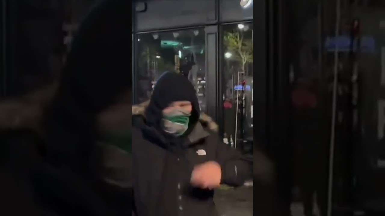 People loot a Foot Locker in Dublin - The Global Herald