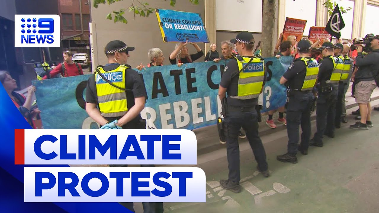 Protesters stop Melbourne traffic on second day of climate action | 9 ...