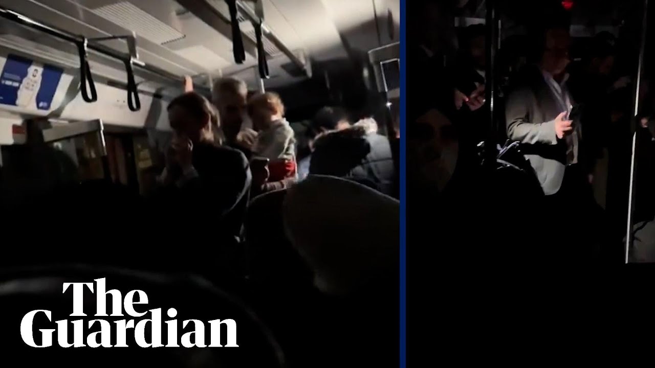 'It's crazy': passengers trapped in dark carriage of broken down london ...