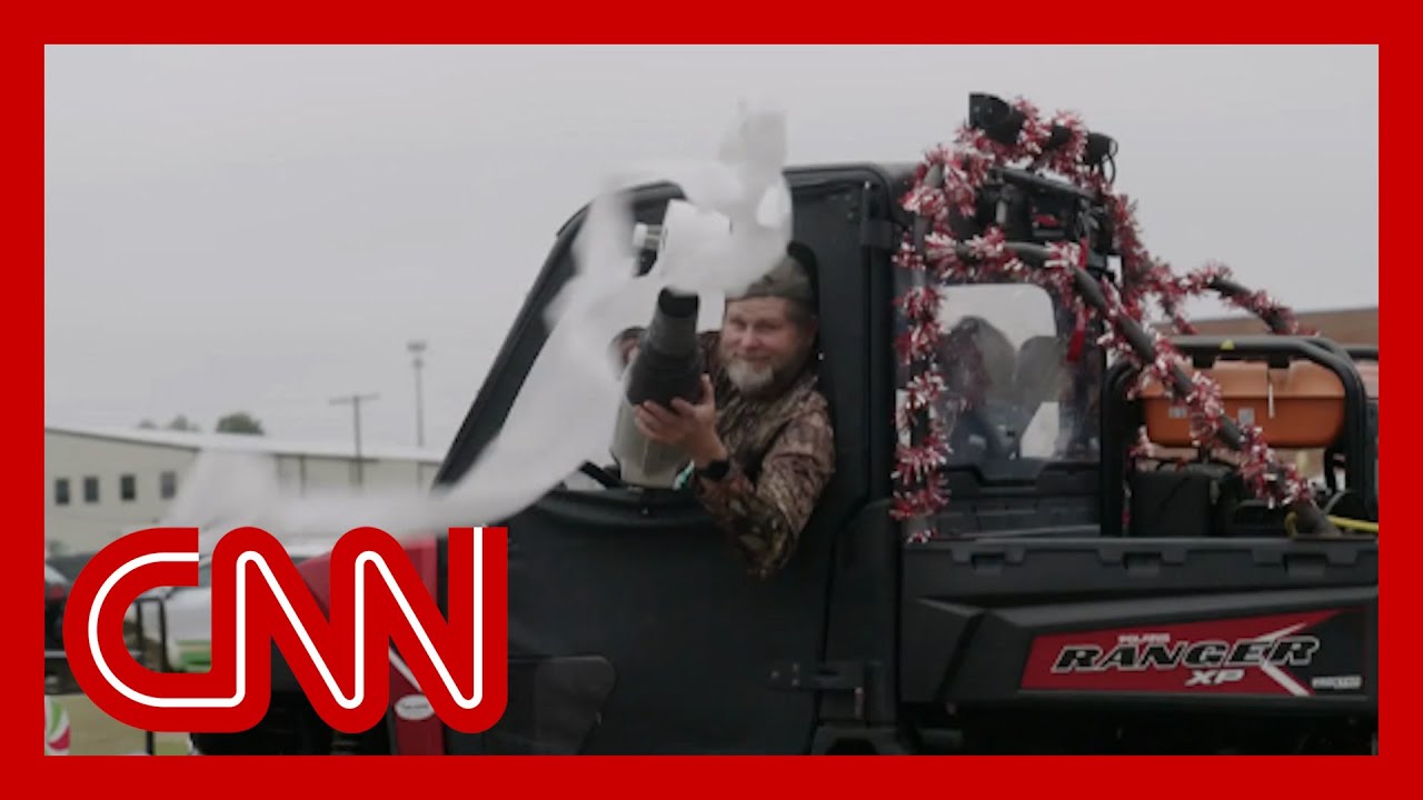 Watch how 'rednecks' throw a Christmas parade - The Global Herald