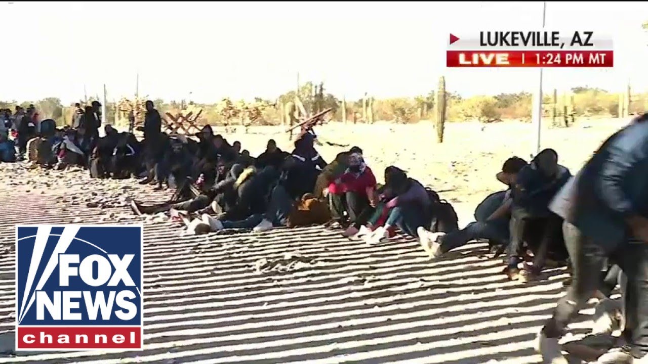 Migrants FLOOD bordertown of Lukeville, AZ - The Global Herald