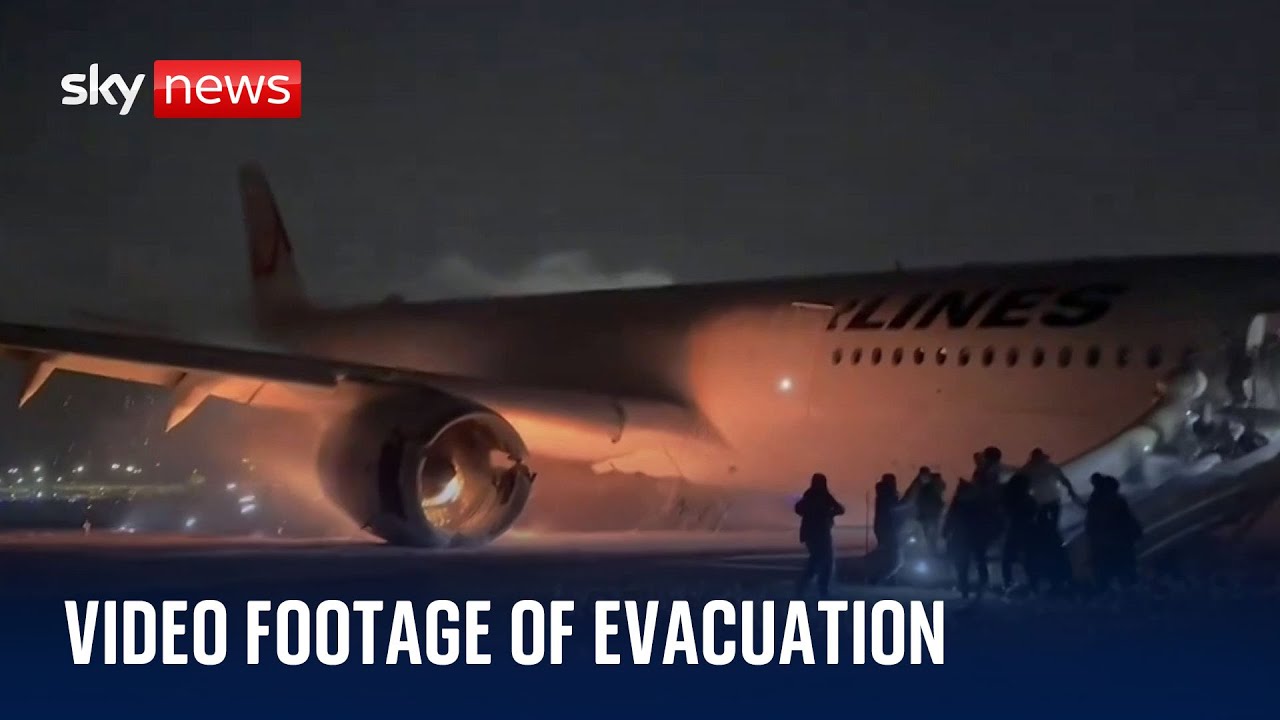 BREAKING: New footage of passengers evacuating burning plane in Japan ...
