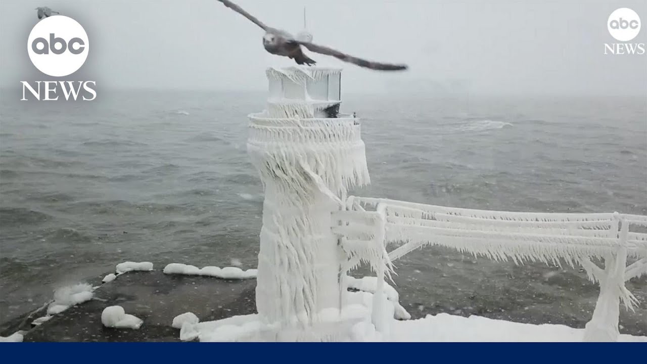 Lighthouses shrouded in ice on Lake Michigan shore - The Global Herald